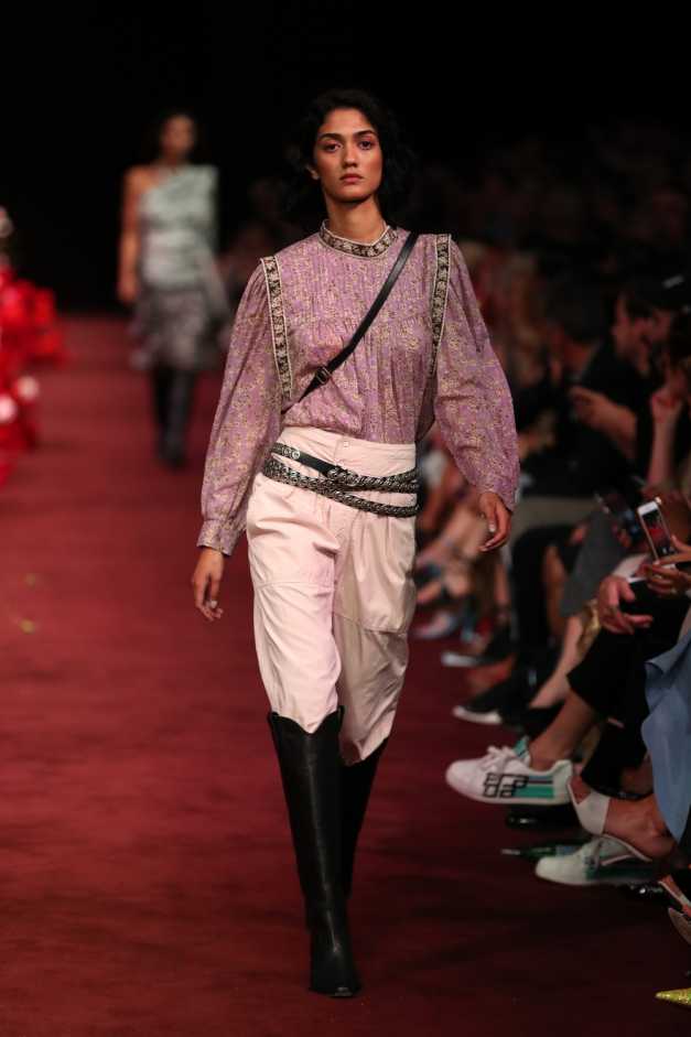 Cureaua, accesoriul-vedetă care transformă orice ţinută